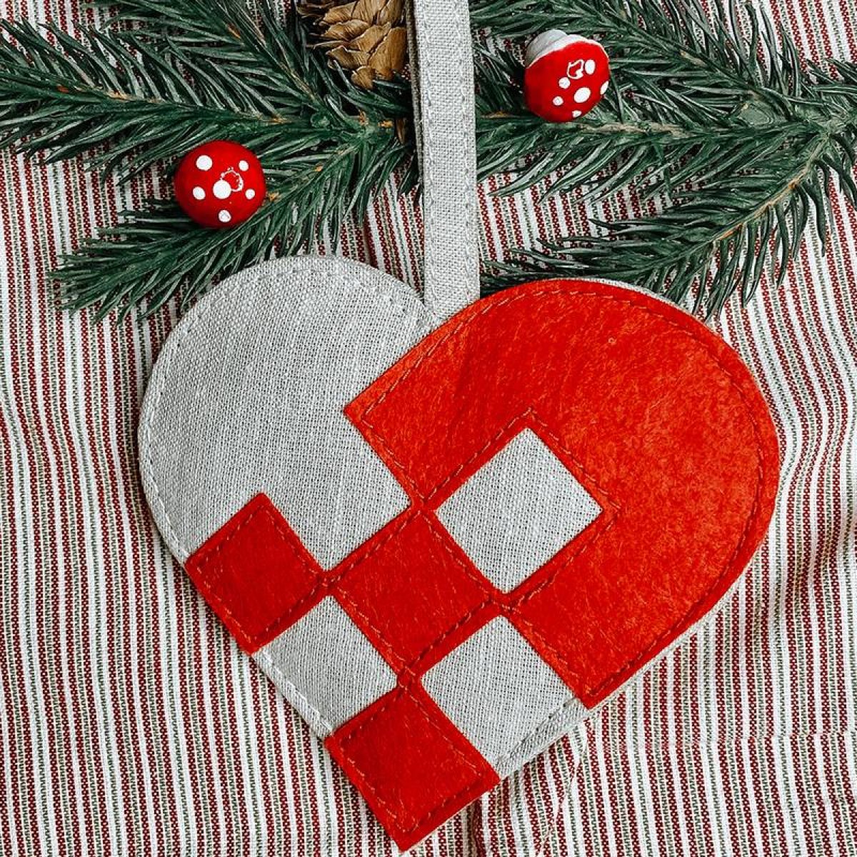 Kjøp Flettet Julehjerte Rød Online - Nå kun 49 - Temashop.no